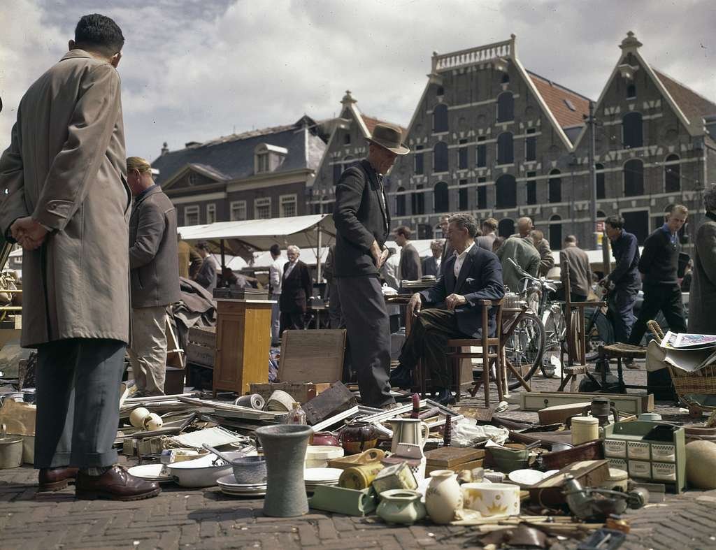 What Are Flea Markets? History, Examples, and Sustainability | What is ...